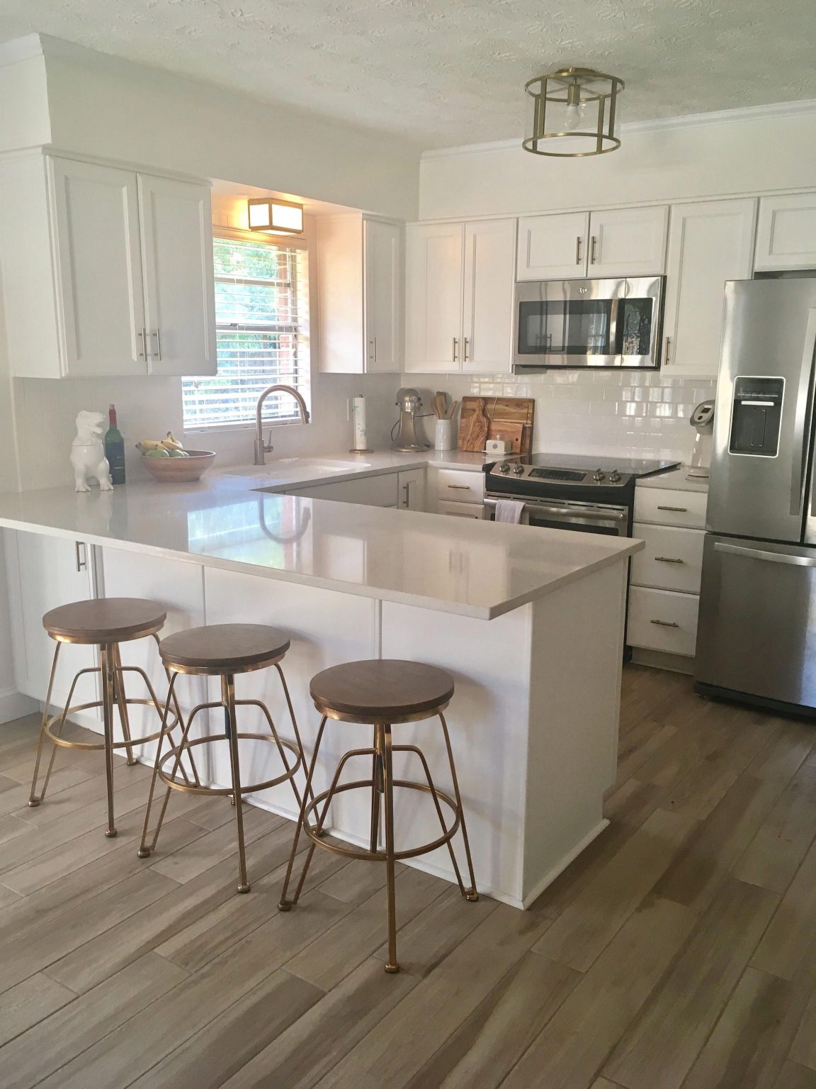 The Enduring Elegance of Modern White Interior Design - Wave Sold
