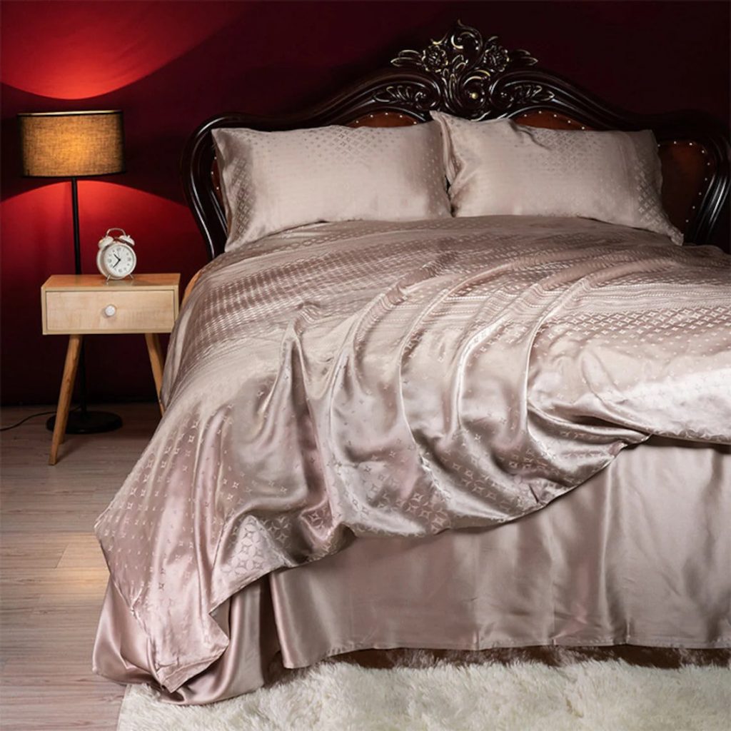 The Ultimate Guide to Silk Bed Sets: Benefits, Buying Guide & Our Top ...