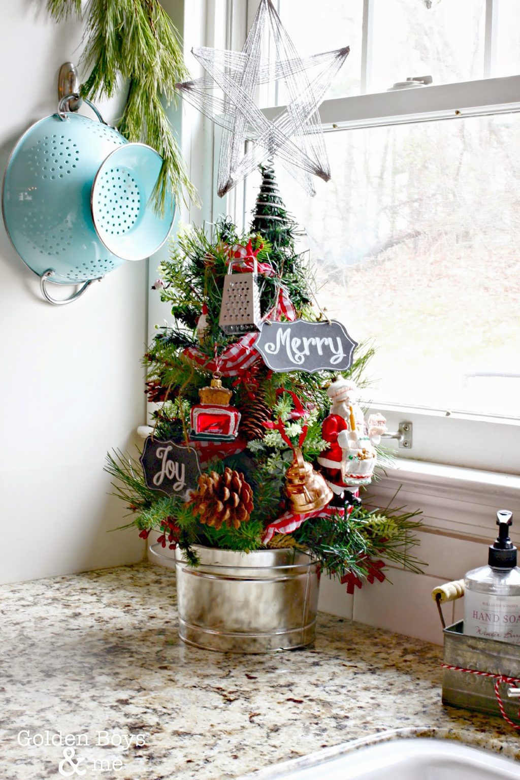 Enchanting Small Christmas Tree Decorations: DIY Ideas & Inspiration ...
