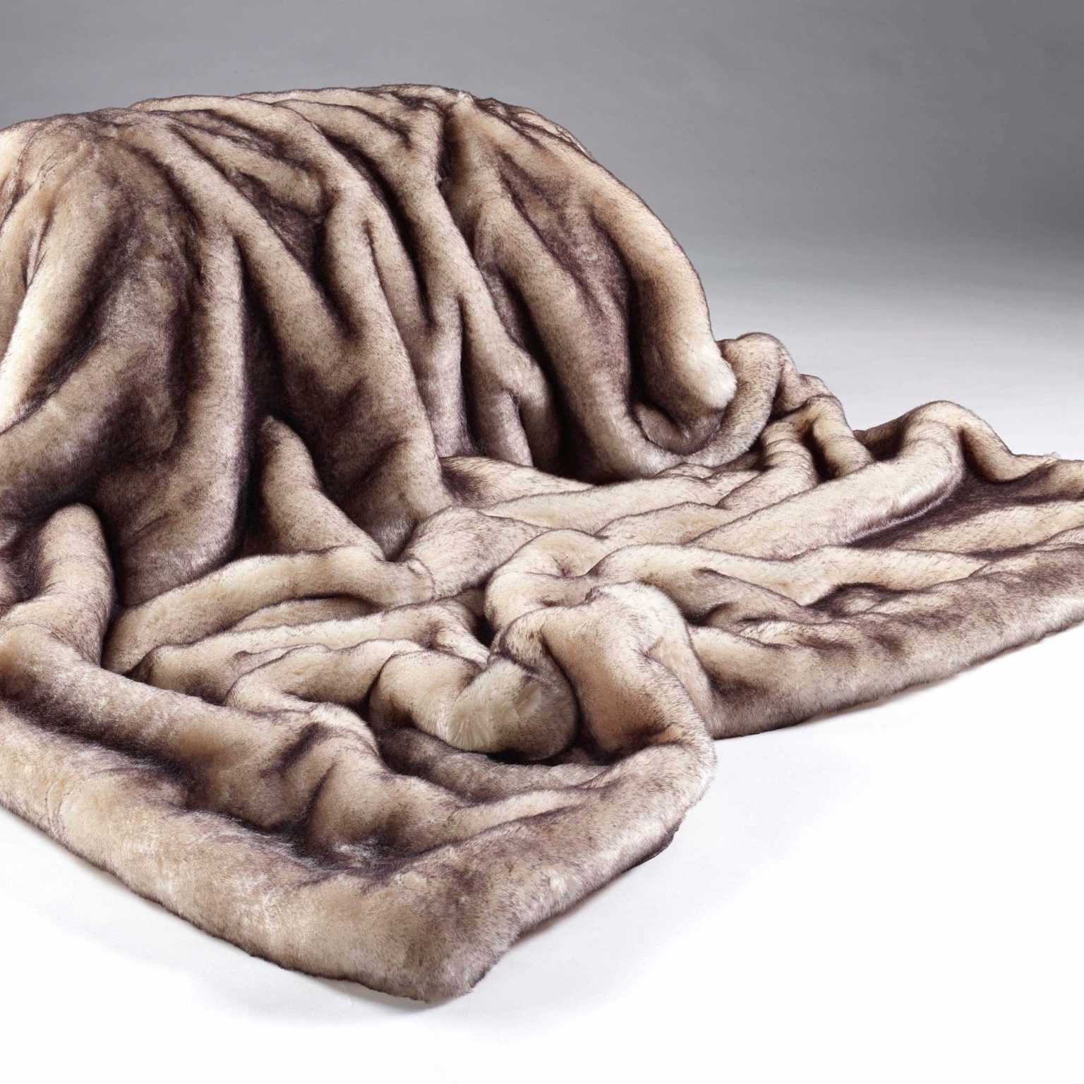 The Ultimate Guide to Artificial Fur Blankets: Find Your Perfect Cozy ...
