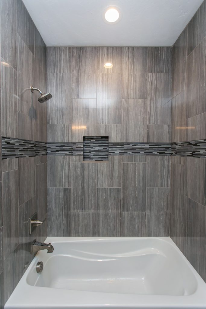 Stunning Bathtub Tile Surround Ideas: Inspiration for Your Bathroom ...