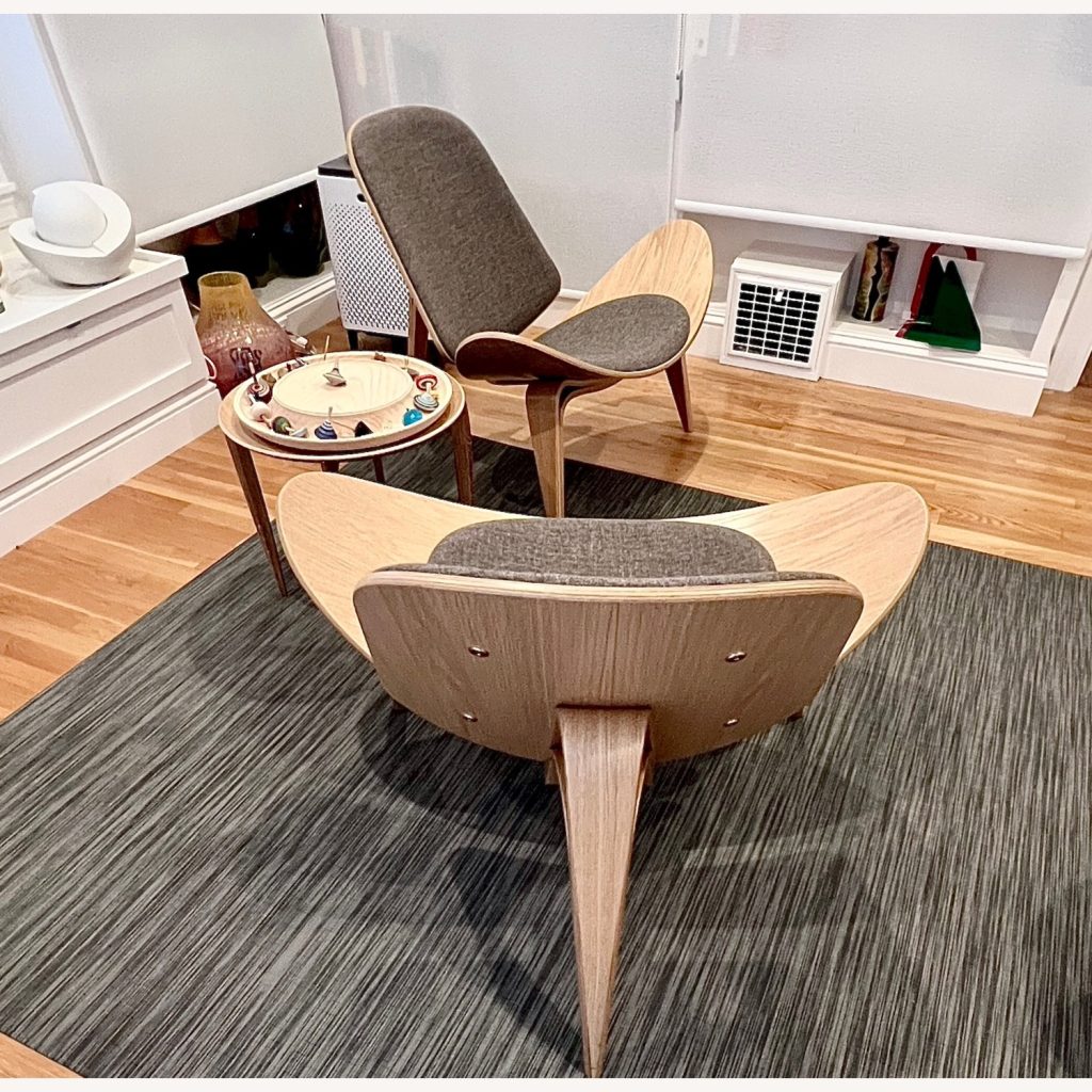 Hans Wegner Chairs: A Timeless Investment in Danish Design - Wave Sold