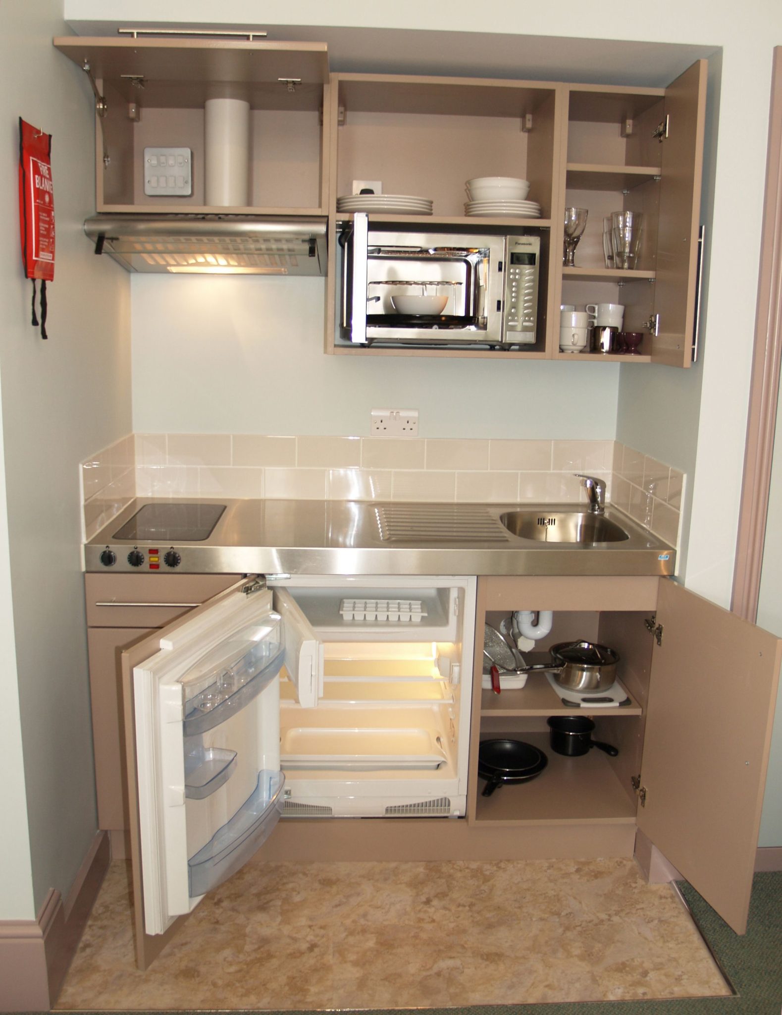 Creative Kitchenette Ideas for Small Spaces - Wave Sold
