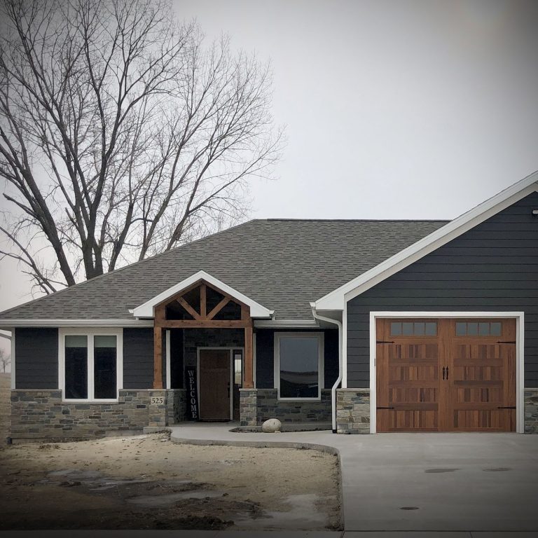 The Ultimate Guide to Black Siding: Types, Costs, and Inspiration ...